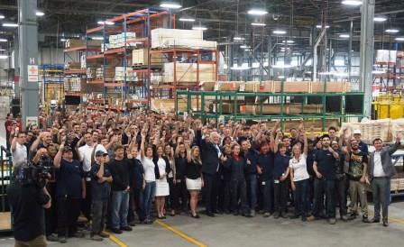 Le premier ministre du Québec et le député de La Prairie visitent la ...